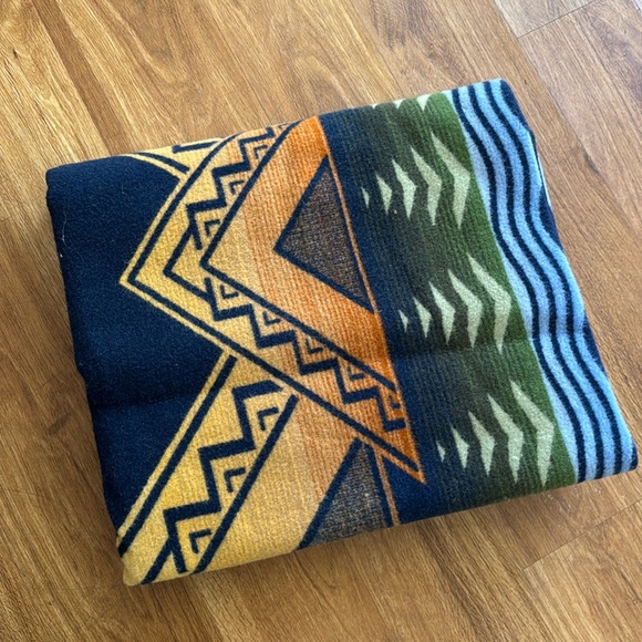 Pendleton | Bedding | Pendleton Blanket | Poshmark